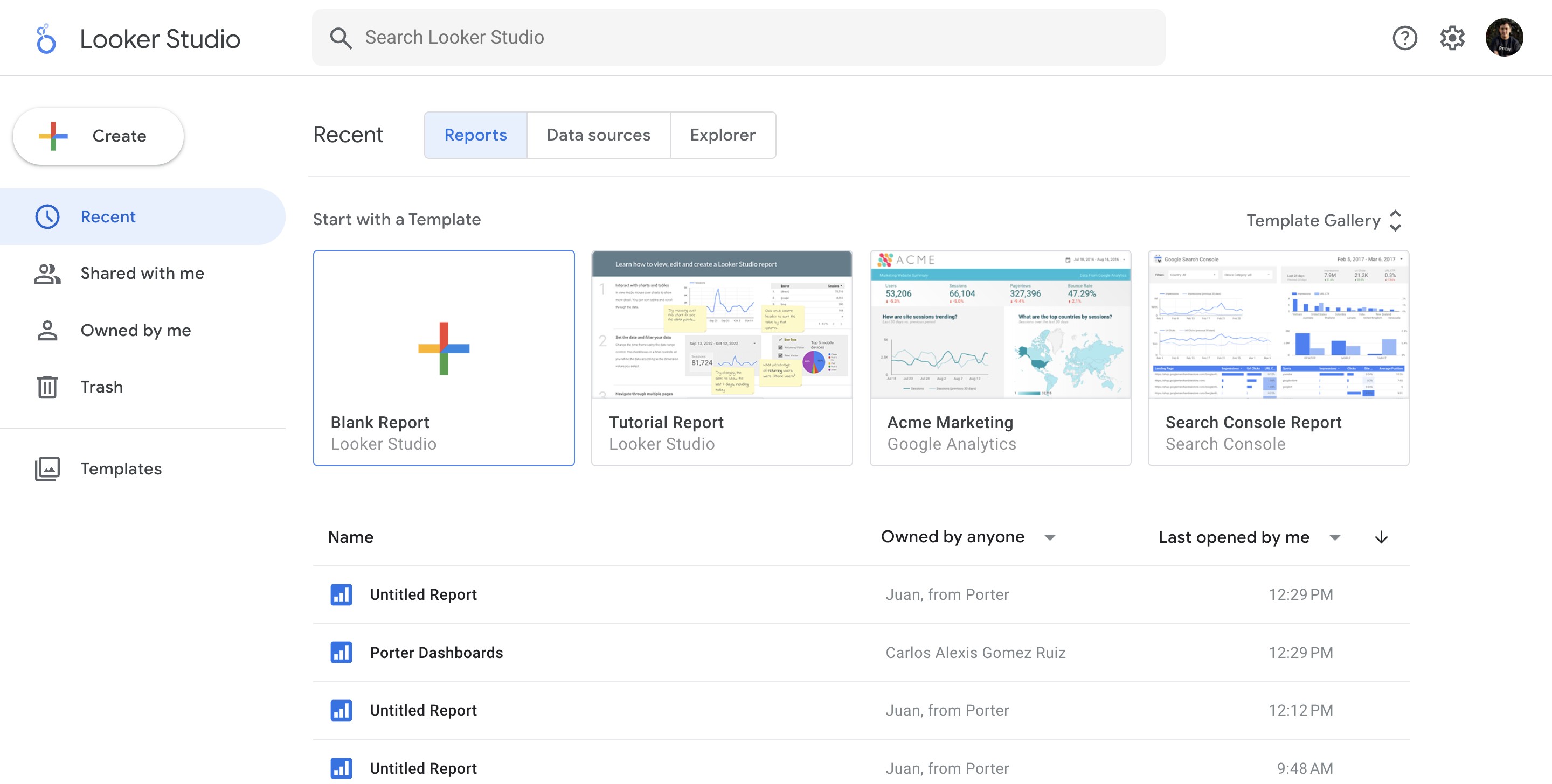 Scorecards and sparklines on Google Looker Studio.